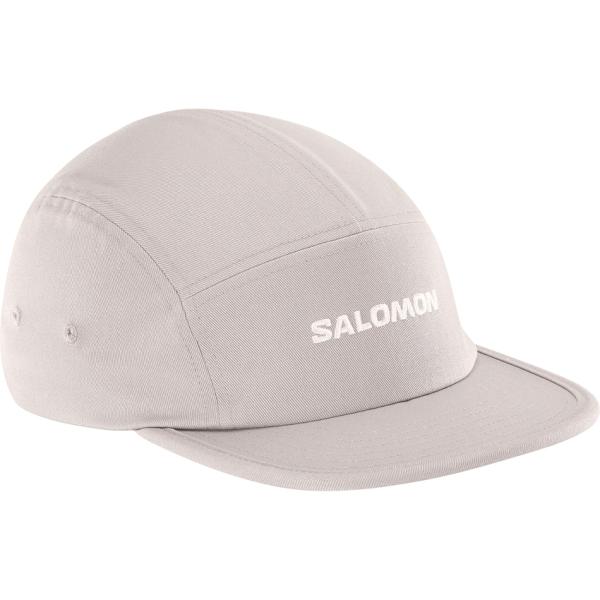 汎用性の高いデザインを採用し、Salomonロゴを大胆にあしらった Salomon の 5-Panel Cap は、ワードローブとのコーディネートも抜群。ソフトなコットンにより快適さが一日中持続します。■サイズ：L/XL■重量(g)：84■...