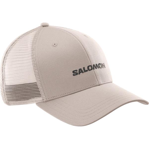 バイザーがカーブした Salomon の Logo Trucker Cap は、Salomon ロゴをあしらった汎用性の高いデザインで、ワードローブとのコーディネートも抜群。ソフトなコットンと通気性の高いメッシュにより、快適さが一日中持続し...
