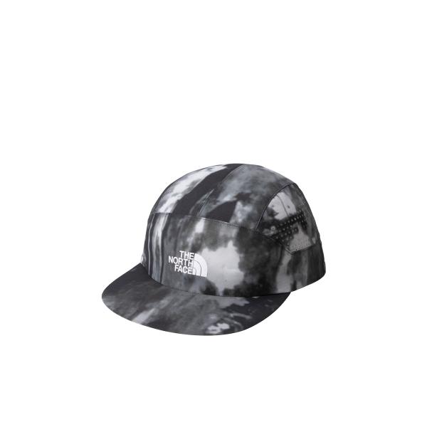 スタイリッシュなデザインと高機能を両立した軽量なランニングキャップ・サイドパネルのパンチングベンチレーションが頭部のムレを軽減・軽快でスタイリッシュなデザイン・ストレッチ性が高く軽量なソフトシェル素材を採用・夜間の視認性を高めるリフレクター...