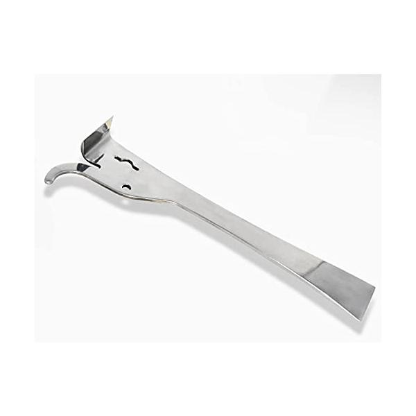 養蜂用ハイブツール、多機能スクレーパーです。巣箱内の巣枠はよくプロポリス等でガチガチに固められてしまい、取り出せなくなる時がありますその時にこのツールを巣枠と巣箱の間に入れてテコの原理で力を加えて引き出します。巣枠にミツバチたちが余計なロウ...