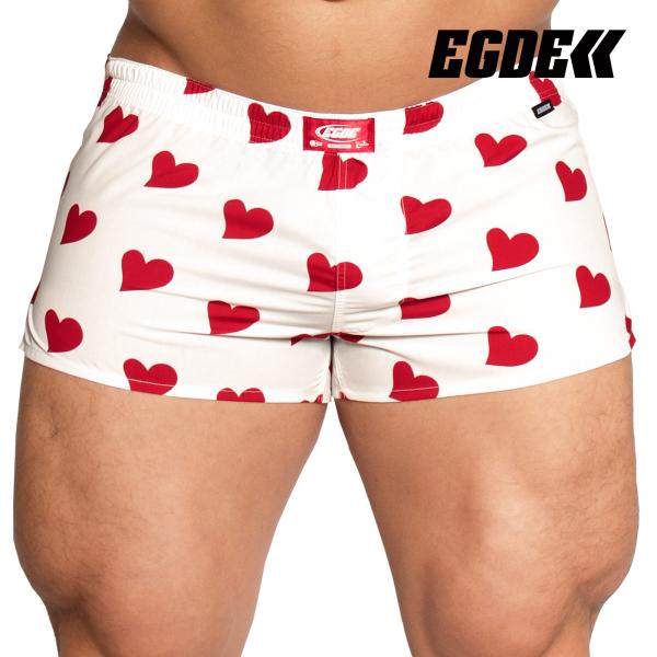 【発売日：2026年02月06日】ホワイトのキャンバスに、弾けるパッションを散りばめた『HEART』スーパーローライズ トランクスが登場。ポップなハートモチーフが視線を惹きつけながらも、甘さに寄りすぎないバランスで大人の余裕を感じさせるデザ...