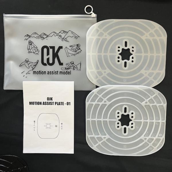 ・素材：ポリエチレン・カラー：ブラック／ホワイト・フリースタイル用・フレキシブルな素材に加え円リブ構造を採用し縦・横方向への柔軟性を備える。・厚みが5mmの軽量設計で重量が気にならない。・プレートの厚みを考慮したビンディング固定用ビスを付属...