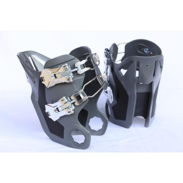 レーシング仕様のハードアッパーカフです。横方向やヒールサイドがより硬くなり、ダイレクトなレスポンスが得られます。素材には温度変化に強く、粘り強く、劣化にも強い、ポリアミド12を使用！※掲載画像は年式違いのものを仕様しております。