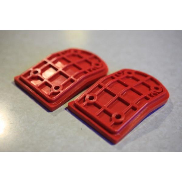 柔軟性のある6mm厚のラバー素材のスペーサー「INTEC SHOCKABSORBER 」トゥクリップタイプのバインに比べ、INTECシステムのバインはヒールパーツの遊びが少ないため、剛性が強く、硬いと感じる方が多くいます。INTEC SHO...