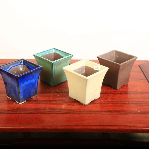 国産小鉢　ケンガイ　鉢径：9cm　高さ：10cm色を選べる国産懸崖鉢です。＊数量物の為、若干の色の違い(色むら)があります。   