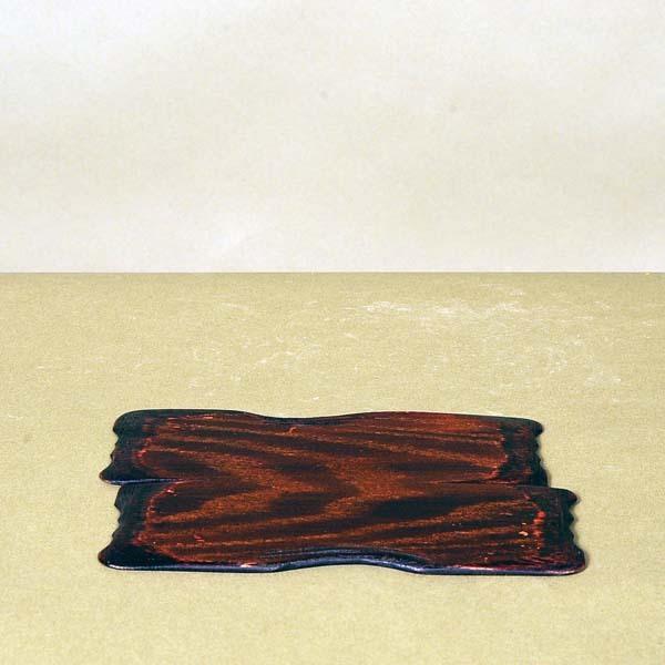 【商品説明】　地板：17.0cm　　水石・盆栽・主役草物などに最適です。　　【サイズ】　高さ：0.3cm　横幅：17.0cm　奥行：13.5cm【納期】　配達ご希望日時のご指定ができます。　お急ぎの場合は午前中までにご注文の場合、即日発送も...