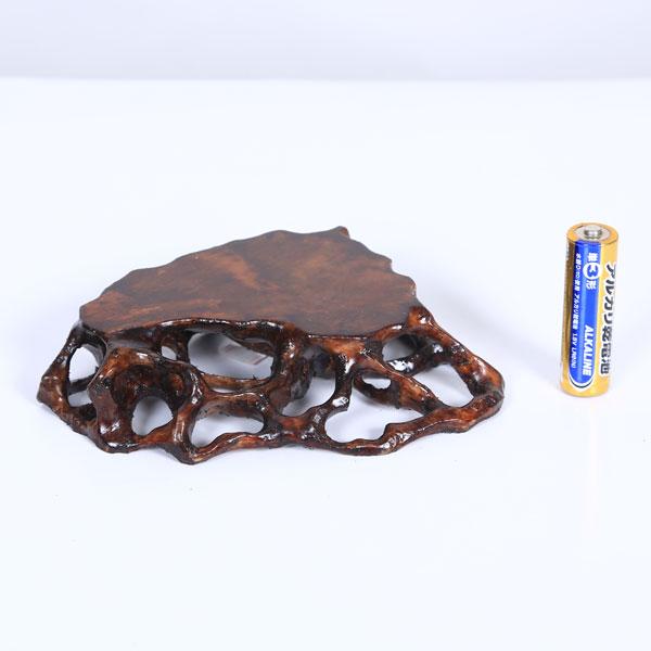 【商品説明】　根飾　12.8cm　　ミニ盆栽や山野草などに最適です。　　【サイズ】　　横幅：12.8cm　奥行：9.0cm　高さ：2.5cm　　　天盤：約9.3cm×6.4cm【納期】　配達ご希望日時のご指定ができます。　お急ぎの場合は午前...