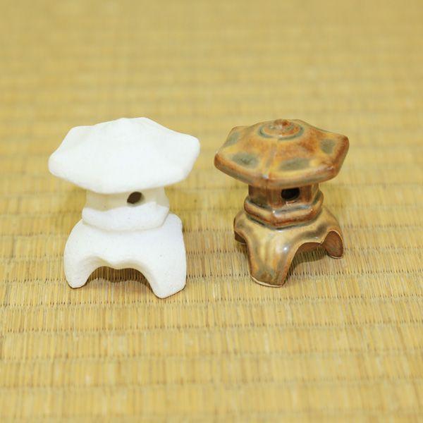 高さ：約4.5〜5.0cm　横幅：約4.5cm　奥行：約4.5cm 陶磁器製添景。 盆景盆栽(寄せ植え)などの飾りにどうぞ。【注意】商品写真の色合いは、コンピュータディスプレイの性質上、実際の色と若干異なって見える場合があります。また、手造...