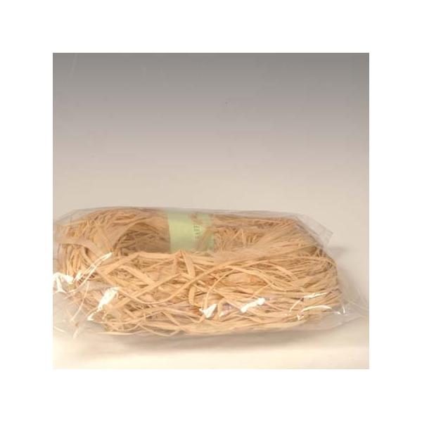 ラフィア。約100g入り。盆栽の改作をする時に使用します。枝を大きく動かしたい時に、枝に巻いて作業します。水にしばらくつけて、ふやかしてから使用して下さい。急いで使いたい時はお湯につけると早くふやけます。