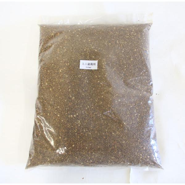 当店オリジナル配合用土　10L入りミニ盆栽、小品盆栽用 盆栽の育成に適するように配合をしたものです。 お手持ちの盆栽の大きさ・樹種に応じてお選びください。＜用土の種類と配合＞ミニ盆栽：用土の粗さ：1〜3ミリ　配合用土：硬質赤玉土・桐生砂・富...