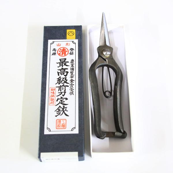 【商品説明】　山形印　剪定鋏　(有)工藤製鋏所　日本製　庭木の剪定に使用されます。　盆栽では枝切、粗切、根切などに良く使用されます。【サイズ】　全長：約200ｍｍ　重量：204ｇ【納期】　配達ご希望日時のご指定ができます。　お急ぎの場合は午...