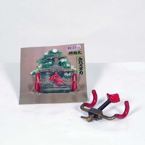 【商品説明】　　ジャッキ（万力）特小【新古品】　　枝を矯正させる器具です。 　　針金だけでは矯正できないような箇所にこのジャッキが使われます。　※新品ですが、長年保管していた為多少汚れ（錆）がついている場合がございます。【サイズ】　　全長　...