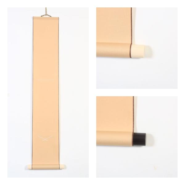 商品説明短冊掛【無地純綿裂】本格表装で仕立て上げられた日本伝統の掛物が作品をより豪華に魅力的に引き立てます。歴史の中で古代の伝統色と染職人が作り上げてきた古代色染め純綿無地織物です。　　表装裂：綿志那パー（伝統の無地裂）　　裂地色：亜麻色　...