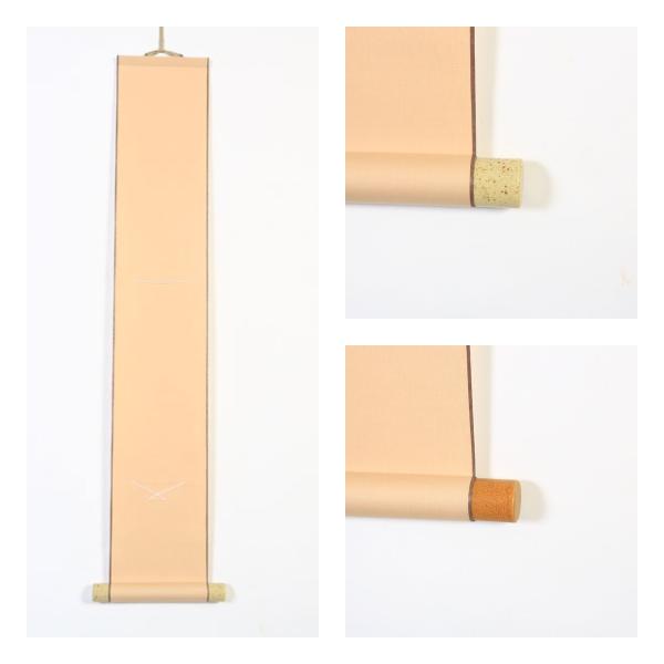 商品説明短冊掛【無地純綿裂】<<古窯陶芸焼物軸先>>最初に目に付く掛軸の顔ともいわれる大切な部分で、軸先ひとつで掛軸の品格と価値を装います。古窯陶芸焼物は軸先の中で最も高級感がありしっとりとした詫び寂びの感情を醸し出...