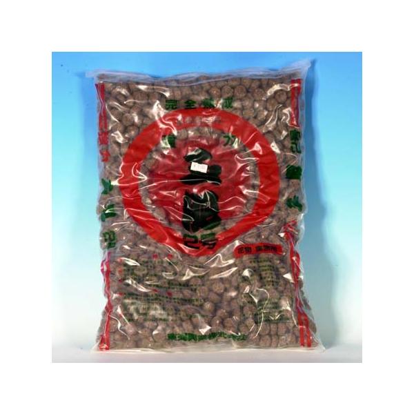 強力玉肥 8kg花物・実物用大玉と小玉がありますので、お持ちの盆栽の鉢の大きさに応じてお選びください。有機肥料の為、玉肥の表面が白くなることがありますが、品質上問題はございません。太陽の光に当たりますと自然に消えていきます。