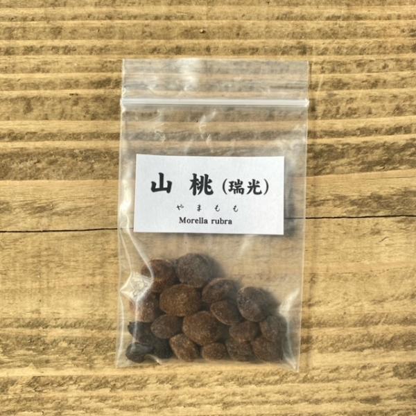 今年度(徳島県産）採取できたものを当店で詰めたもので、袋は透明のビニール袋です。 約15ｍｌ（約12〜15粒） *蒔き方などの注意事項を記載した説明書をおつけします。配送　　追跡可能メール便での発送の場合、配達ご希望日時がご指定できません。...