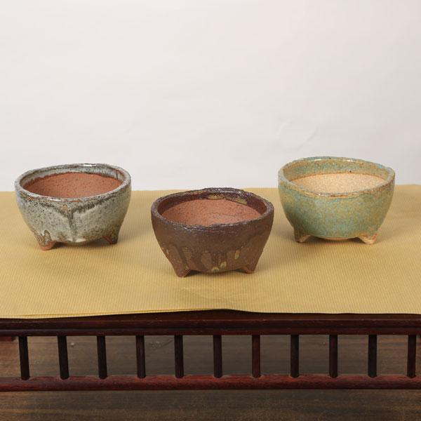 商品説明　信楽焼鉢　丸鉢（かみ山陶器）＊数量物・手作りの為、色の違い(色むら)大きさの違いがございます。サイズ　鉢径：10cm　高さ：5.5cm納期：配達ご希望日時のご指定ができます。お急ぎの場合は午前中までにご注文の場合、即日発送も可能で...