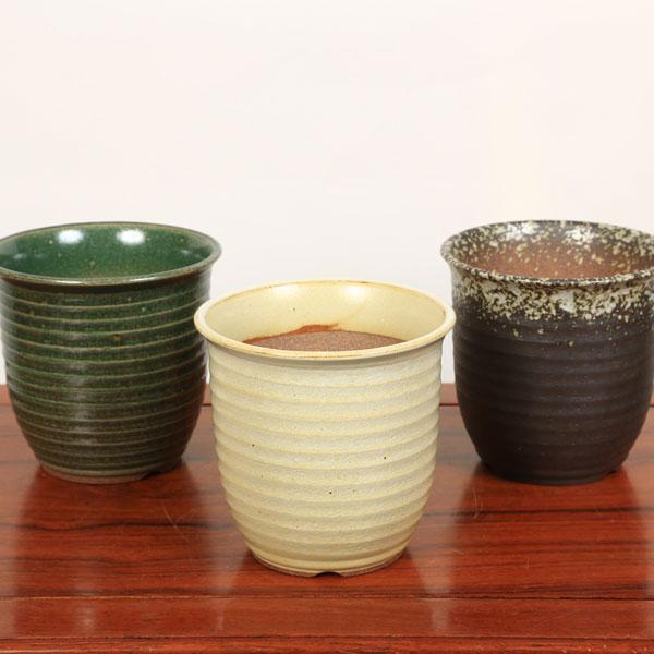 商品情報　　日本製鉢　色物ケンガイ鉢　ご希望の色をお選び下さい。　＊数量物の為、若干の色の違い(色むら)があります。サイズ　鉢径16cm　高さ：15cm