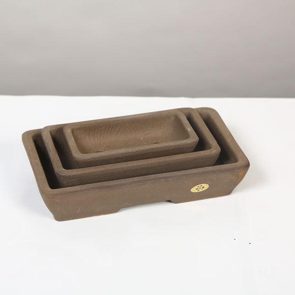 国産土物長方鉢　3点セット　国産の為、屋外での植物管理に適しています。　＊数量物の為、若干大きさ・形状が異なります。サイズ　大：鉢径：約17.0ｃｍ　高さ：約3.4ｃｍ　奥行：約10ｃｍ　　　　中：鉢径：約13.5ｃｍ　高さ：約3.0ｃｍ　...