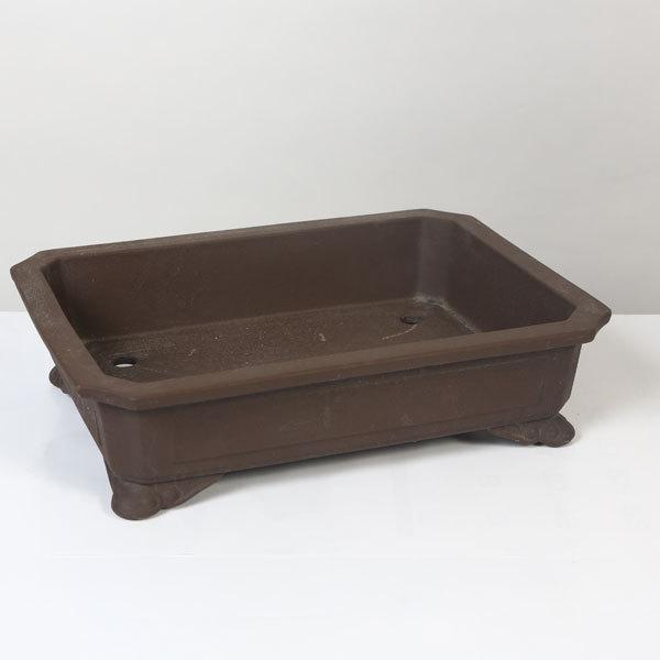 商品説明国産土物長方窓付縁付隅切鉢　10号 　常滑焼昭和時代につくられた鉢です。＊新品ですが、長年保管していた為多少汚れがついている場合がございます。＊数量物の為、多少大きさ・色味に違いがございます。　サイズ　鉢幅：約32.5cm　高さ：約...