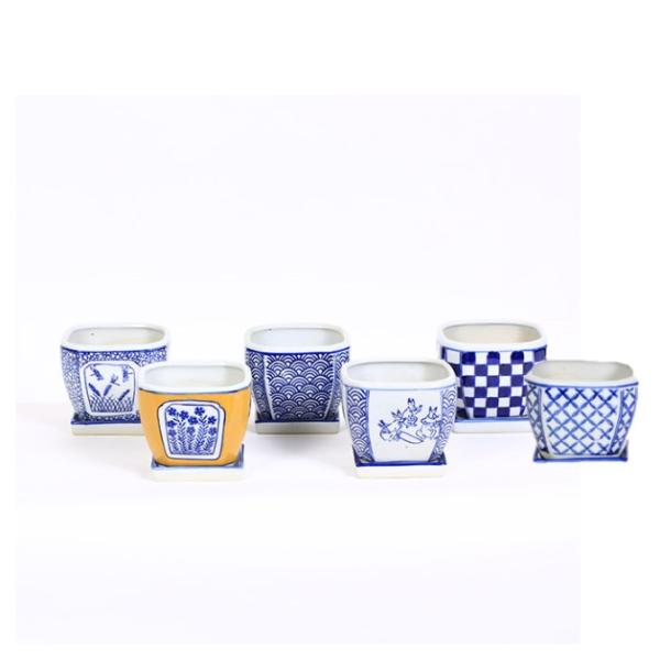 商品説明皿付正方角切鉢　小※ご希望の模様をお選び下さい。※ディスプレイ、照明により実際の色味と違う場合がございます。※こちらは数量物となっております。※中国製の為、使用には差し支えのない程度のホツレ（欠け）やシャモットの飛び（気泡のような後...