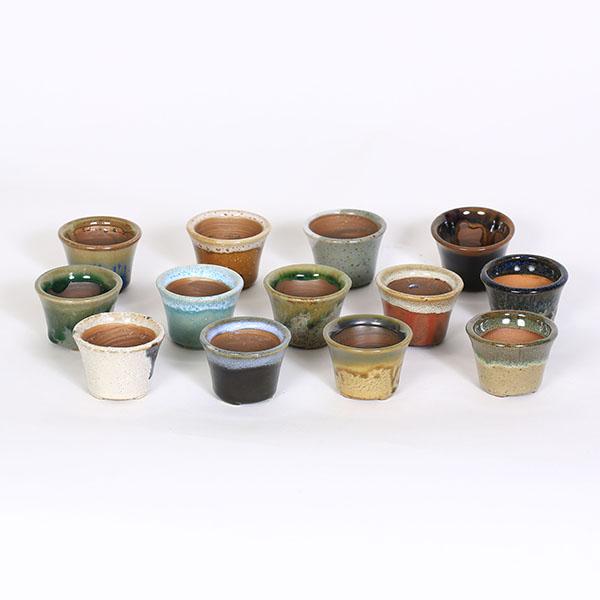 商品説明　瀬戸焼　丸小鉢　　愛知県瀬戸市とその周辺で生産される陶磁器の総称。　日本六古窯として日本遺産に認定される。　日本で陶磁器一般を指す「せともの」という言葉ができるほど、歴史と伝統を有する日本を代表するやきものです。　※こちらの商品は...