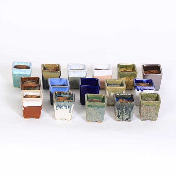 商品説明　瀬戸焼　角小鉢　　愛知県瀬戸市とその周辺で生産される陶磁器の総称。　日本六古窯として日本遺産に認定される。　日本で陶磁器一般を指す「せともの」という言葉ができるほど、歴史と伝統を有する日本を代表するやきものです。　※こちらの商品は...