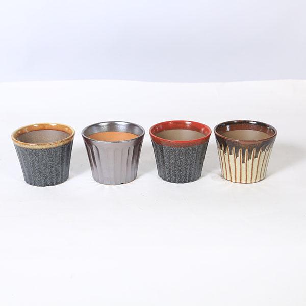 商品説明瀬戸焼ソリ山草削り丸鉢愛知県瀬戸市とその周辺で生産される陶磁器の総称。日本六古窯として日本遺産に認定される。 日本で陶磁器一般を指す「せともの」という言葉ができるほど、歴史と伝統を有する日本を代表するやきものです。※ご希望の色をお選...