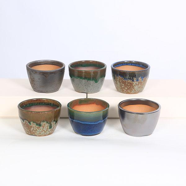 商品説明瀬戸焼切立丸鉢愛知県瀬戸市とその周辺で生産される陶磁器の総称。日本六古窯として日本遺産に認定される。 日本で陶磁器一般を指す「せともの」という言葉ができるほど、歴史と伝統を有する日本を代表するやきものです。※ご希望の色をお選び下さい...