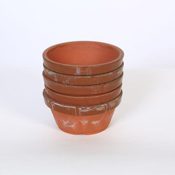 商品説明【中古】素焼き鉢　駄温　3.5号浅　5個セット日本国産　駄温鉢。※洗わず土ホコリ苔等がついたままお送りしますので大変汚れております。※この商品は中古になります。水あかなどの汚れ・すり傷・変色や、使用には差し支えのない程度の欠けのある...