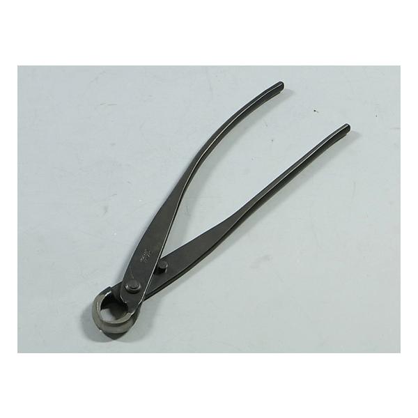 「盆栽用　こぶ切　中」 盆栽の枝を元からえぐって切り取る鋏です。また、こぶなども切り取ります。中品盆栽に良く使用されます。全長　→　175mm刃渡り　→　12mm