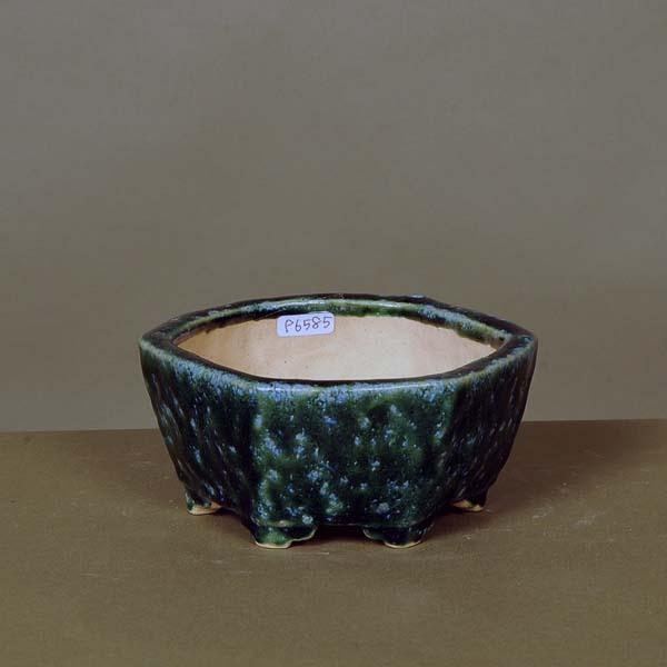 商品情報　浜重兵衛(じゅうべい)　六角鉢現代小鉢作家。大阪で作陶されています。元々、盆栽が好きな方ですので、成育に適したものを作陶されています。ぽってりと釉薬を使用され、重量感があります。　鉢幅：約13.4cm 　高さ：約6.0cm　奥行：...