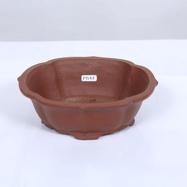 商品説明柴勝　モッコ鉢本名：柴田　勝一愛知県常滑市出身。常滑作家のひとりで、タタラと押型による手づくり鉢を作られています。泥物から釉薬まで幅広い作陶で、樹の育成にも優れた鉢です。サイズ　鉢径：約17.3cm　高さ：約5.6cm　奥行：約15...