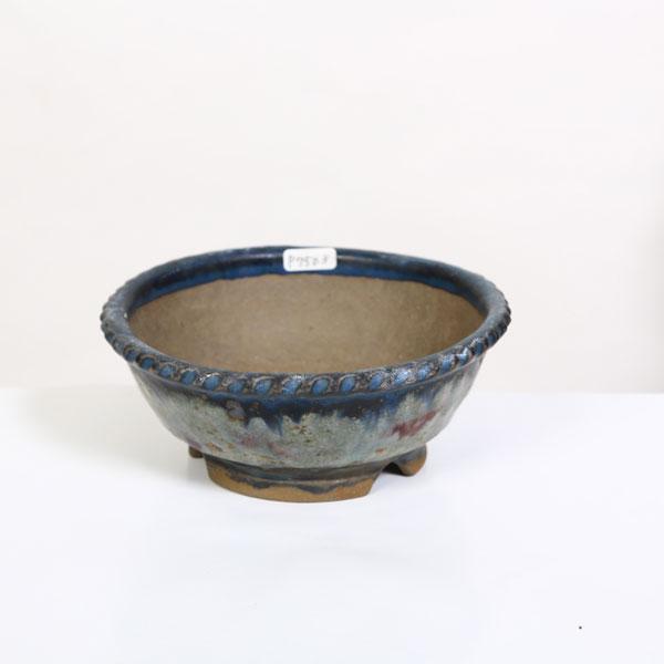 商品説明越前文山　丸鉢本名：伊藤 薫福井県出身。地元に伝わる越前焼に則って独自の作風を確立。釉薬の発色が美しく、個性的な形状に挑戦されています。サイズ　鉢径：約14.7cm 　高さ：約6.2cm