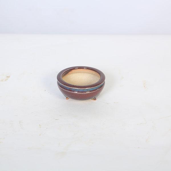 英明（燿山）　足付袋型丸鉢本名：清水　英明。燿山を父に持ち、常滑でも有数の釉薬大家。製品は小・中品釉物鉢が主。基本的に丸鉢はロクロ、それ以外は押型。職人として優秀かつ求めやすい商品を提供することと、作家としての個性的表現を両立されることを目...