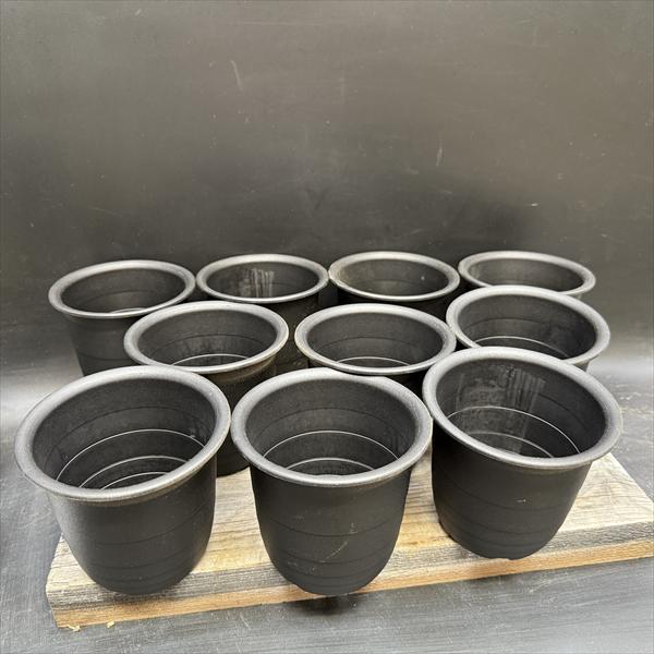 4号FR鉢のプラスチックポット、10個セットです。深めですので、サボテン・多肉植物の植え替え・育成に最適！FRポットは、他のプラポットに比べて柔らかめの素材です。幅：12.5ｃｍ　高さ：11ｃｍ