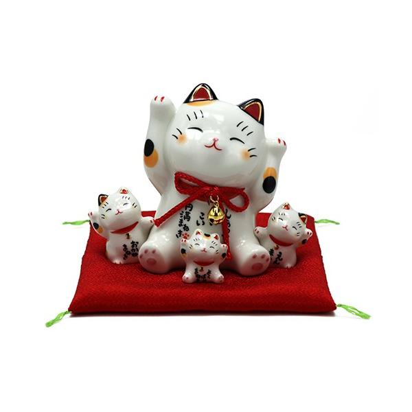 全体スペック<br>（横幅×奥行×高さ）:約15×15×12cm素材:陶器生産国:日本（愛知県瀬戸市）注意事項:製作面での都合上、生地の柄がお写真と異なる場合がございますがご了承ください。