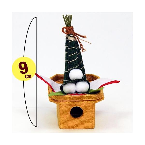 全体（横幅6×奥行4×高さ9ｃｍ）素材：レーヨンちりめんセット内容：三宝・ちまき・箱入り生産国：日本こちらの商品はメール便ではお送りできません。お選びの場合は宅配便に変更させていただき、送料の加算もさせていただますので予めご了承ください。