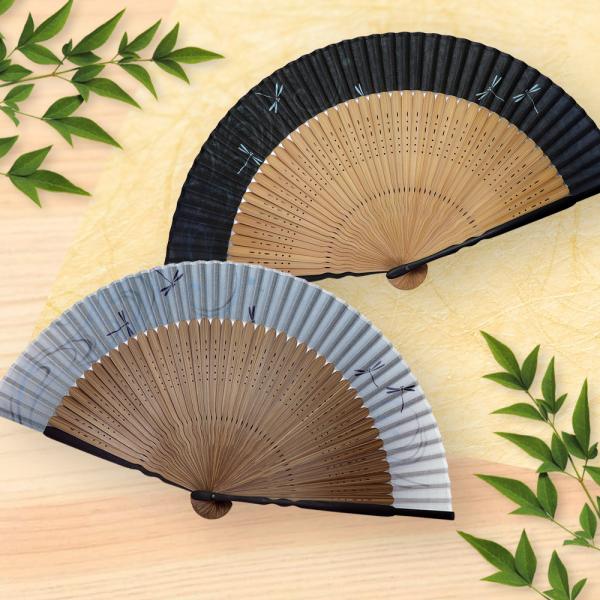 カラー：水色・黒種別：男性用 扇子扇面：綿100％扇骨：竹扇子袋：ポリエステル100％扇子を広げた時の大きさ（縦×横）：約22×39cm男性 父の日 ギフトランキング 父の日プレゼント 誕生日 敬老の日 ギフト 無地 扇子袋 収納袋 白 黒...