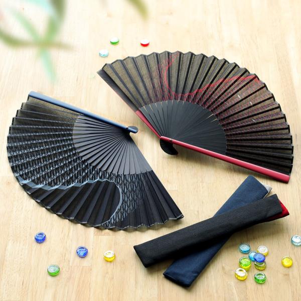 カラー：レッド・ブルー種別：男性用 扇子扇面：綿100％扇骨：竹扇子袋：綿100％扇子を広げた時の大きさ（縦×横）：約22×39cm男性 父の日 ギフトランキング 父の日プレゼント 誕生日 敬老の日 ギフト 無地 扇子袋 収納袋 白 黒 シ...