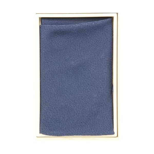 慶弔共に、また男性・女性問わず気軽に使える正絹ちりめんの無地風呂敷（ふろしき）です。ちりめんの風呂敷（ふろしき）は美しいツヤとふっくらとしたしなやかな風合いが手に優しく、その上しわにならず、風呂敷（ふろしき）地としては最高のものです。品質:...