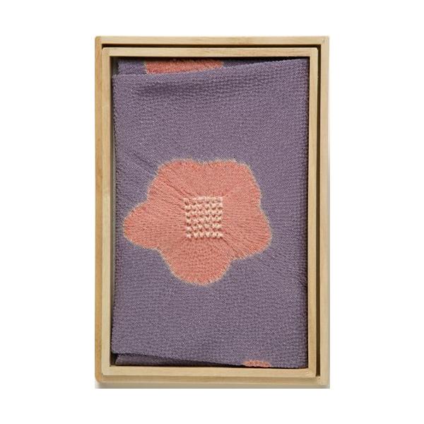 品質:絹100％大きさ　縦×横:中巾（約45×45ｃｍ）大きさ（備考）:約45ｃｍ幅の大きさの風呂敷（ふろしき）を中幅と呼び、小風呂敷（ふろしき）ともいわれます。祝儀袋を包む際にはピッタリの大きさです。用途別:慶事用生産国:日本製箱（種類）...