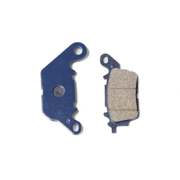 ハイグレードなセミメタル材質を使用したパッドです。ブレーキレバーを握れば握るほど、制動力を発揮し、コントロール性に優れたパッドになっております。価格面では純正品よりも大変お買い求めやすくなっております。雨や寒い日でも天気に左右されにくく、安...