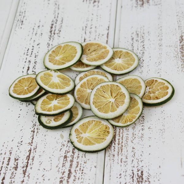 【商品仕様】約50g約12~20枚実径4~7cm南アフリカ産【お伝えしたいこと】※木の実は自然素材の性質上、割れや欠け・潰れが含まれる場合があります。( allp5 )(10_dras)オレンジの輪切りのドライです。オレンジのとてもよい香り...