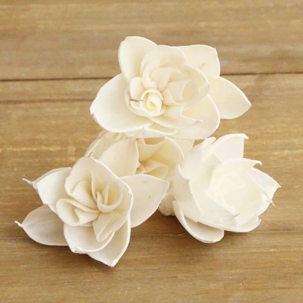 【商品仕様】直径約5~6cm高さ約4.5~5cm1個辺り約2g4個入り【お伝えしたいこと】こちらの商品はソラの木の皮で作られているハンドメイドフラワーという特性上一部に素材のままの茶色い部分や木目が残っているものが含まれます。ご了承のうえ、...