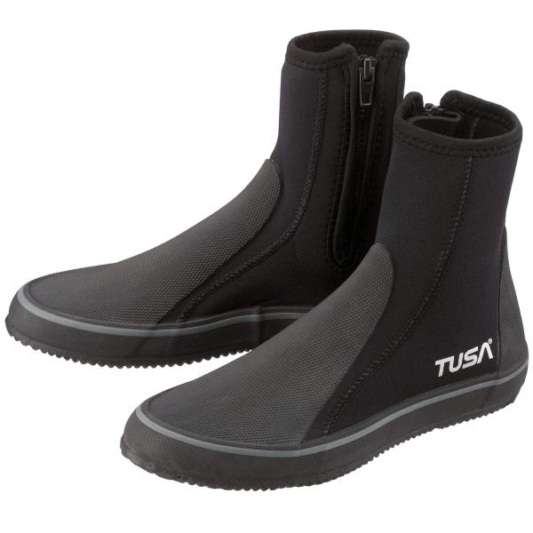 【商品名】　TUSA DB0104 3mm ダイビングブーツ 27cm BK DB-0104 【商品説明】　・パッケージ重量: 1.0 kg 【サイズ】　高さ : 6.80 cm　横幅 : 28.20 cm　奥行 : 39.40 cm　重量...
