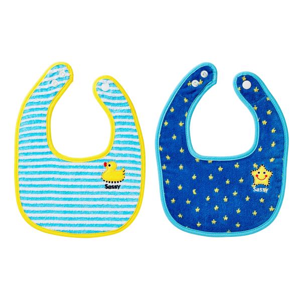 【商品名】　Sassy サッシー サッシータオル・ビブセット ブルー BBSA91510 【商品説明】　・[商品サイズ] 【首周り】27cm・29cm(2段階サイズ調節可能) 【首下】14.1cm 【幅】22.2cm 【重量】23g・[製造...