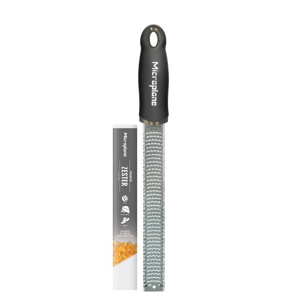【商品名】　Microplane フードグレーダー プレミアムシリーズ ゼスターグレーター ブラック MP-0611 【商品説明】　・サイズ:31.8×3.5×3.3cm、本体重量:92g・ゼスター刃は細目。チーズはもちろん生姜やニンニクな...