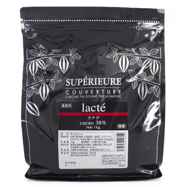 【商品名】　大東カカオ スペリオール ラクテ 1kg (カカオ分38%) 【商品説明】　・カロリー:574kcal(100gあたり)・内容量:1kg・原材料:砂糖、全粉乳、ココアバター、カカオマス、乳化剤、香料、(原材料の一部に乳成分、大豆...