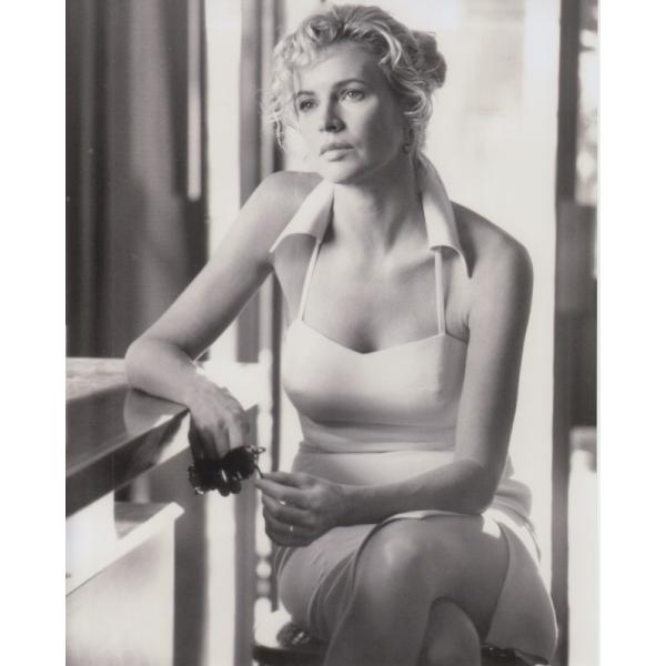 約20.3x25.4cmのサイズの写真です。直輸入品です。プリント紙はコダック、もしくはフジカラーです。